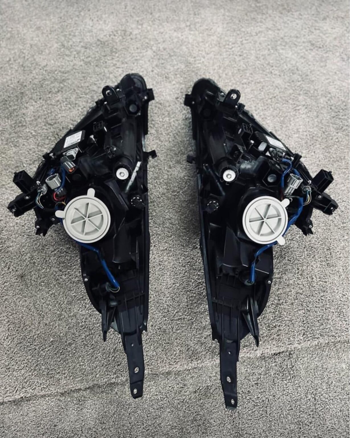 OEM SET OF 370Z HEADLIGHTS - Infiniti Parts Sales
